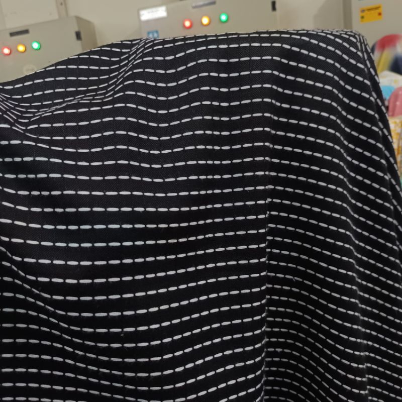 Jual kain gabardine sulam motif salur dasar hitam harga per 0,5 meter ...