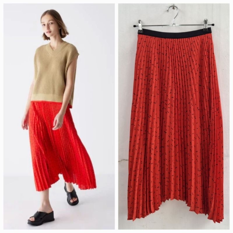 Jual UNIQLO ROK LIPIT PLEATED 15 RED BARU ASLI ORIGINAL | Shopee Indonesia