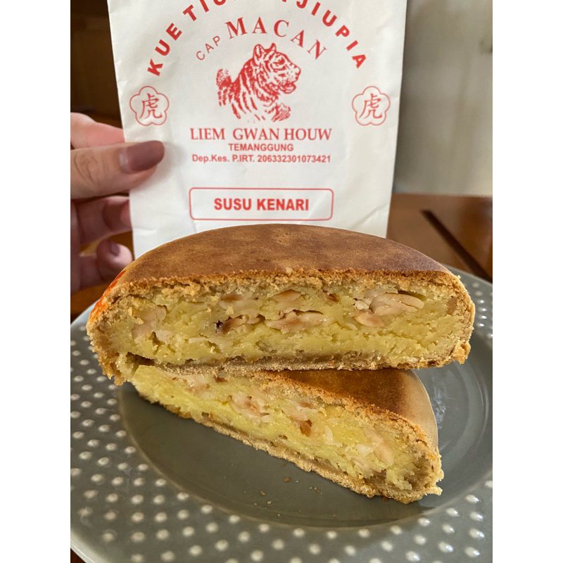 Jual Tong Tjiu Pia Khas Temanggung / Kue Bulan Cap Macan varian Special ...
