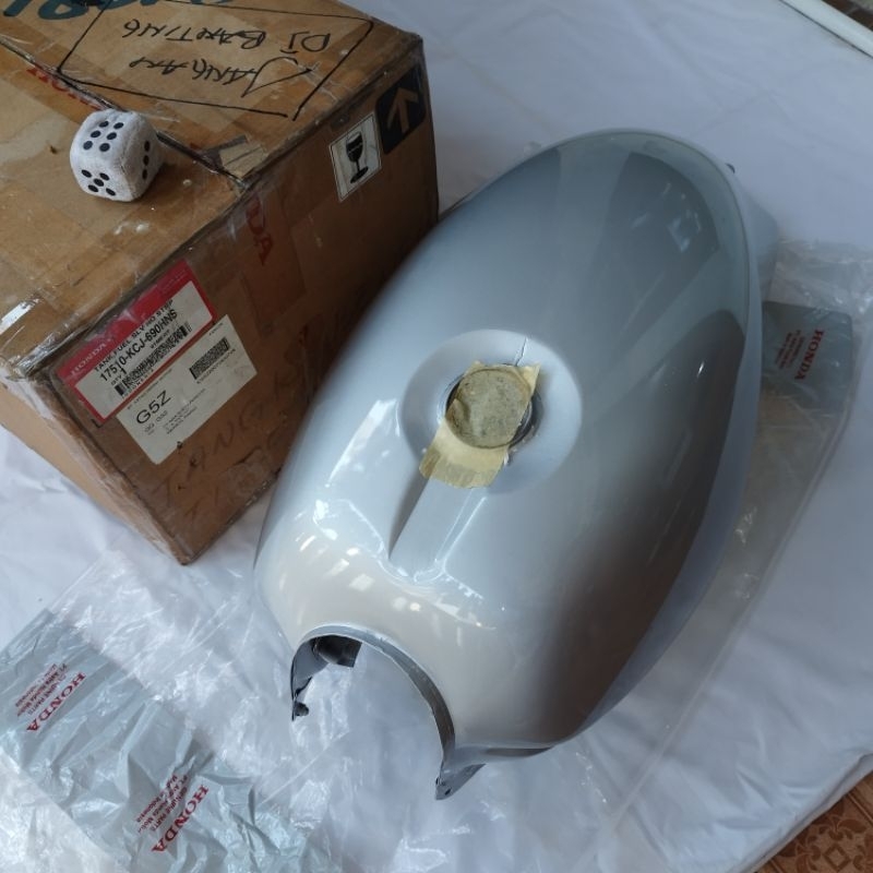 Jual Tangki tengki bensin honda tiger 2000 lama tilam tilas silver ...
