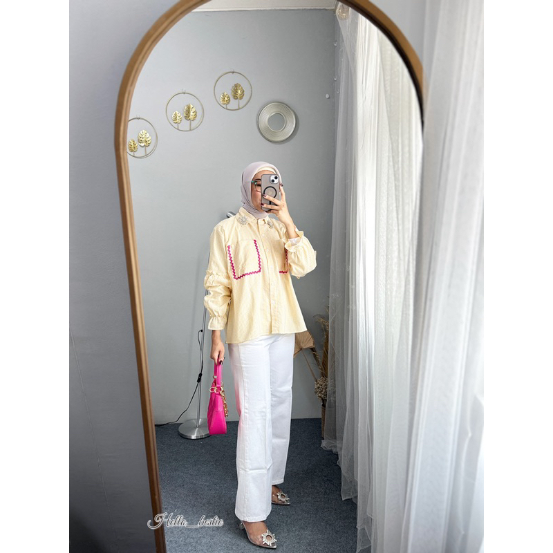 Jual Hello Bestie - Lillie Shirt (ada 2 bahan) | Shopee Indonesia