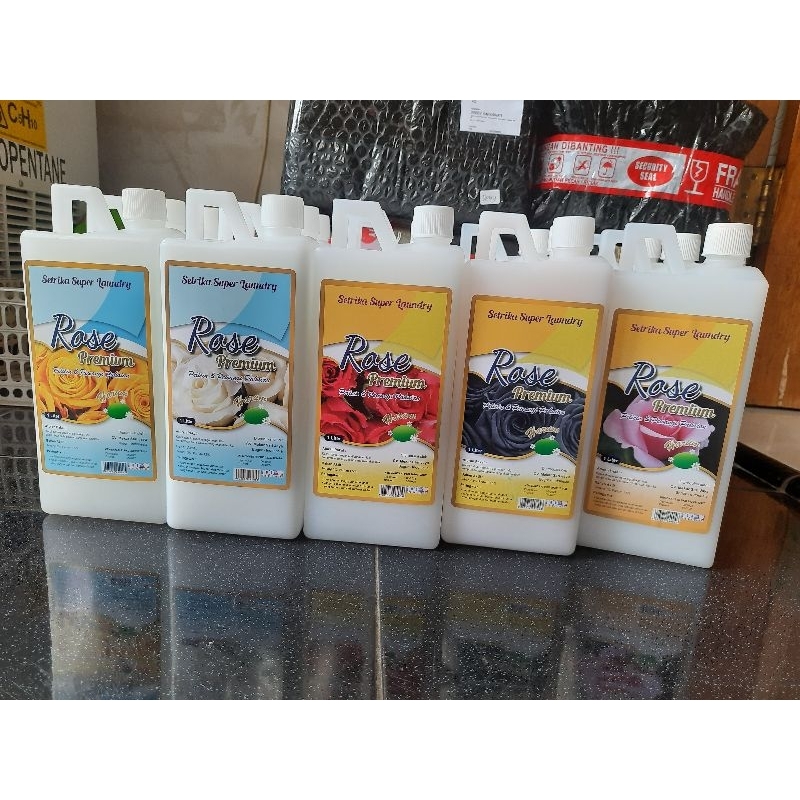 Jual Pelicin dan Pewangi Pakaian Setrika Super laundry Rose 1 liter ...