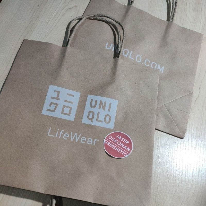 Jual PAPER BAG UNIQLO new design - SUDAH BACA DESKIPSI | Shopee Indonesia