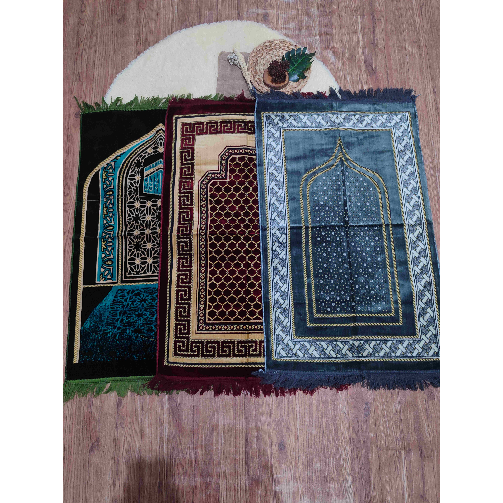 Jual Sajadah Turkey Bludru Al Iqbal BESAR 70x110 MOTIF RANDOM | Shopee ...