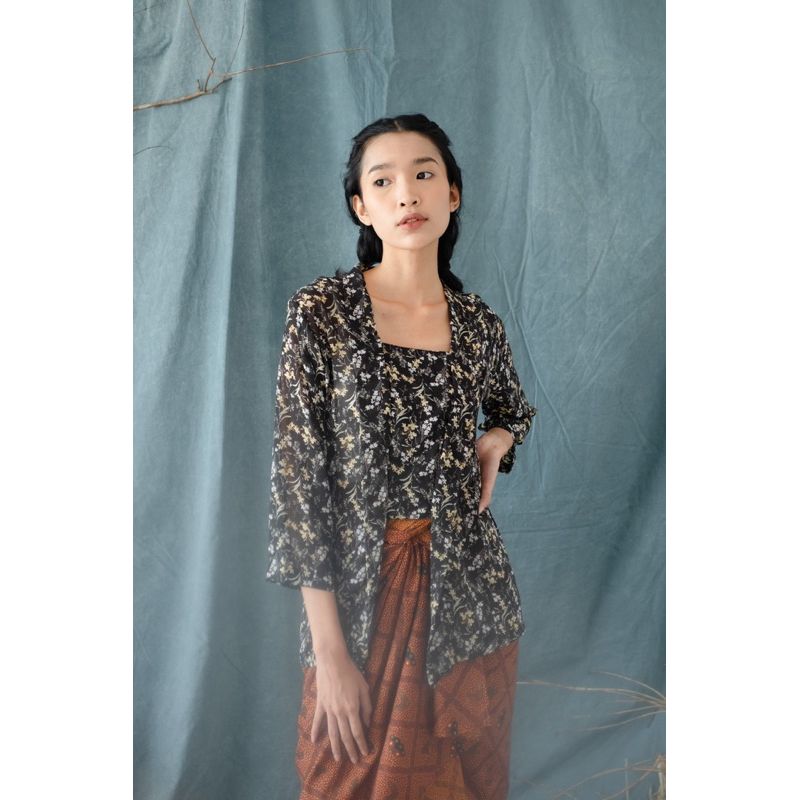 Jual Kebaya Kutubaru Jenar - Kebaya Lengan Panjang Motif Bunga Bahan ...