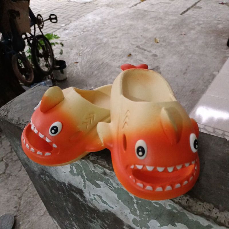 Jual Sandal Anak Hiu Viral Sandal Hiu Anak Cewek Cowok Sandal Baim Hiu ...