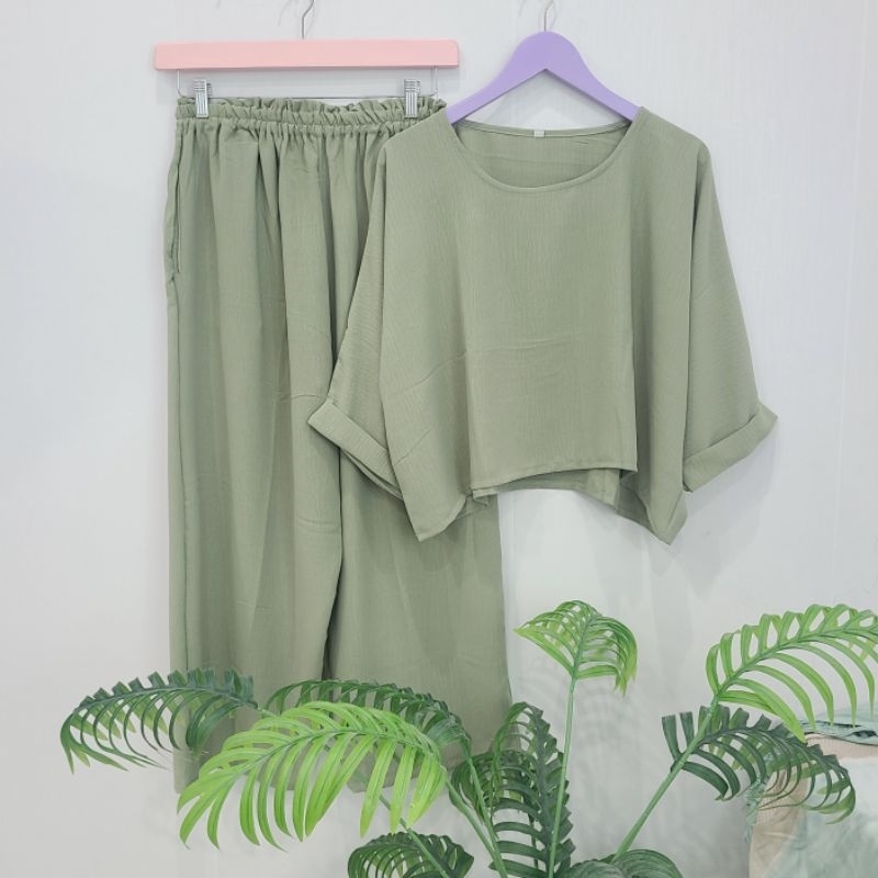 Jual set crop crinkle ld120cm terbaru/one set crinkle wanita | Shopee ...