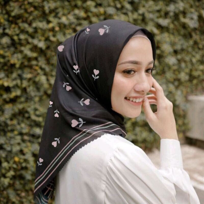 Jual HIJAB MOTIF BUNGA TULIP HITAM KATUN VOAL KERUDUNG SEGI EMPAT BEST SELLER CANTIK JILBAB ...