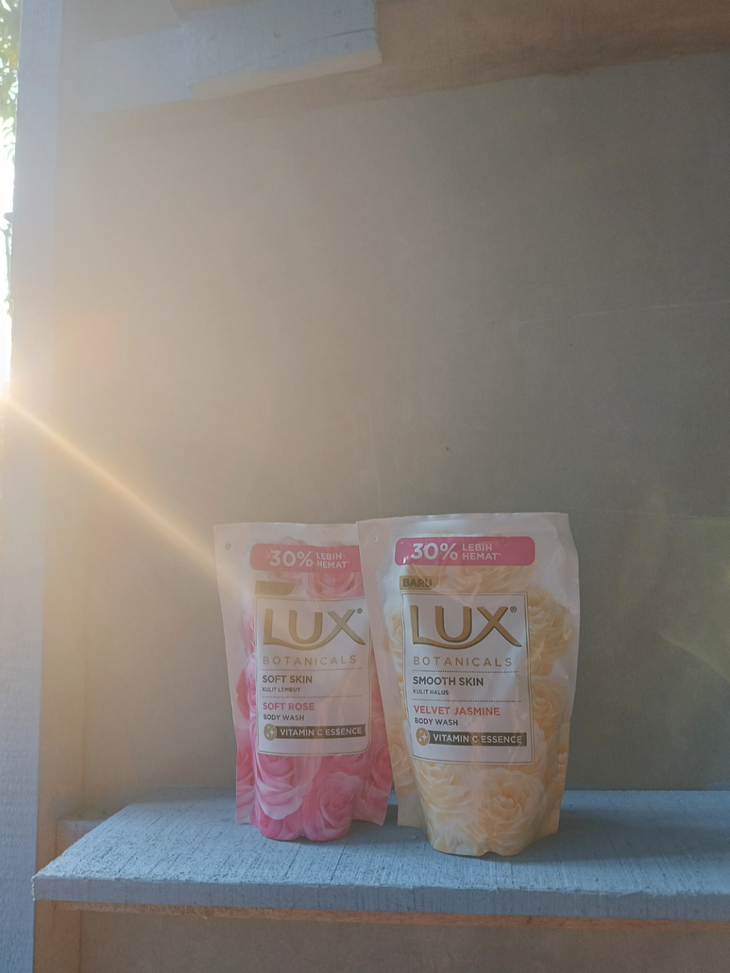 Jual Lux Botanicals Sabun mandi cair body wash refill 400 ml | Shopee Indonesia