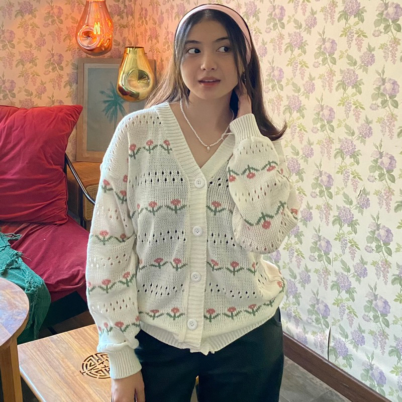 Jual XERIASTORE - Cardigan Bunga Kancing Kerah V Korean Style Knitwear ...