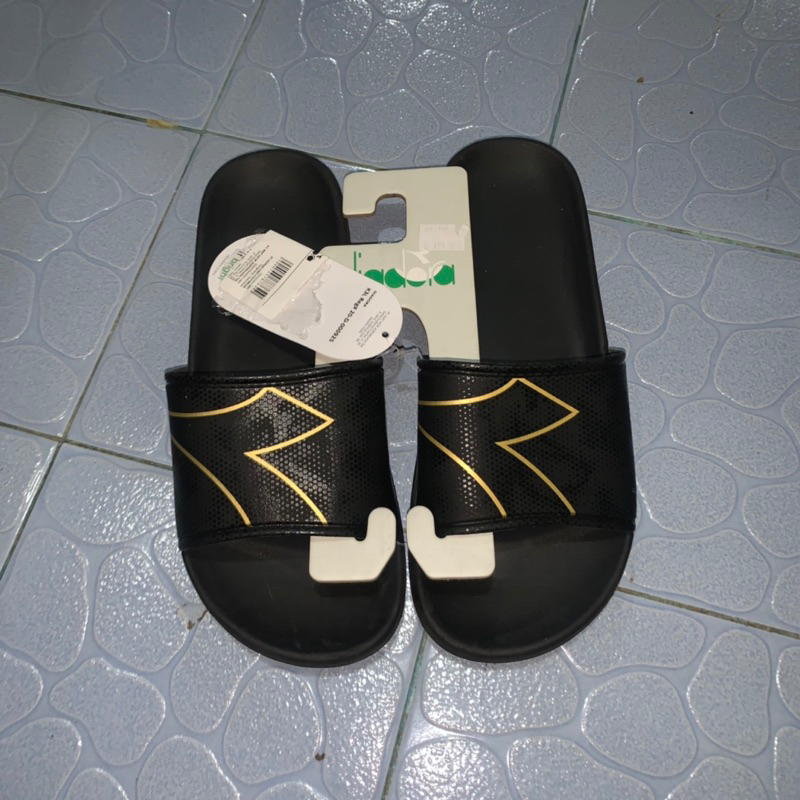 Jual Sandal Slides Diadora original | Shopee Indonesia