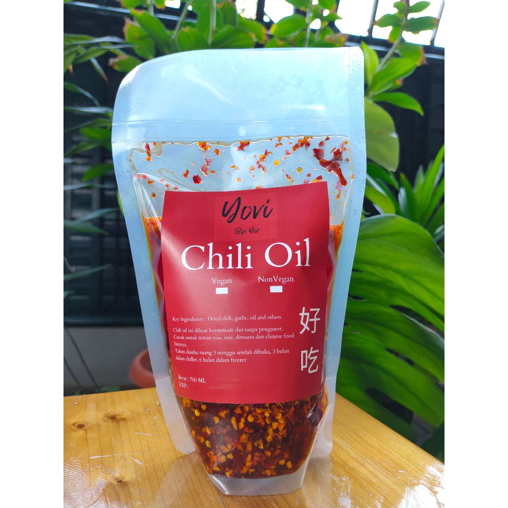 Jual Chili Oil Yovi With Crunchy Garlic 700ML (Vegan/Non Vegan) | Shopee Indonesia