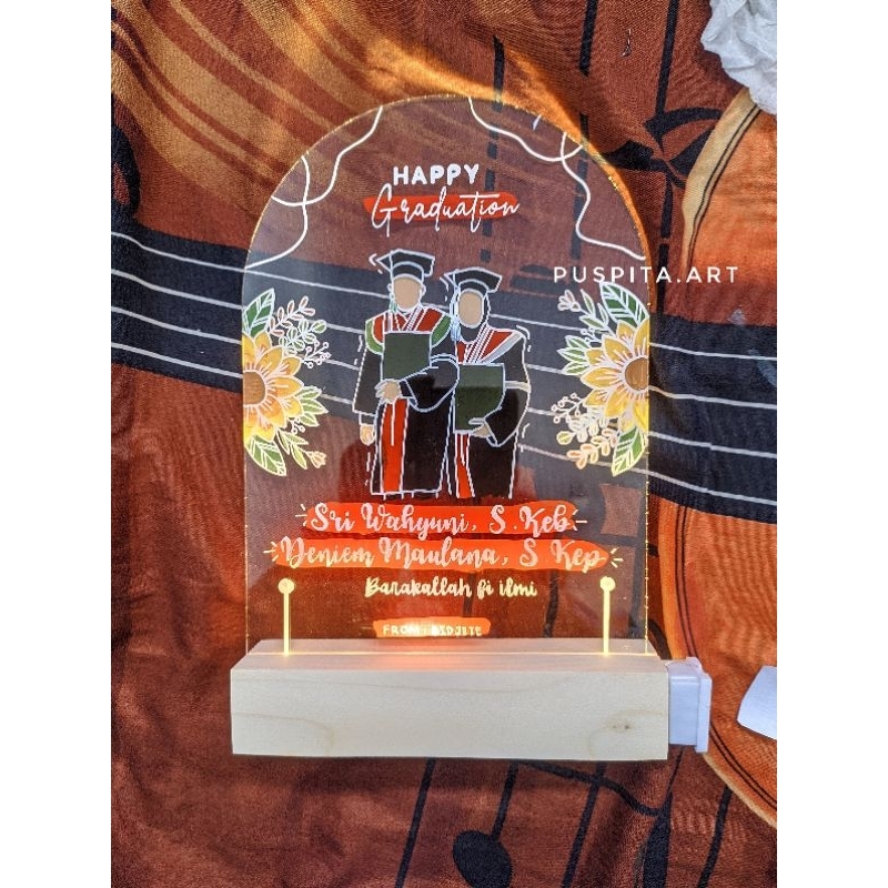 Jual AKRILIK LUKIS CUSTOM / KADO AKRILIK LUKIS / KADO AKRILIK WISUDA ...