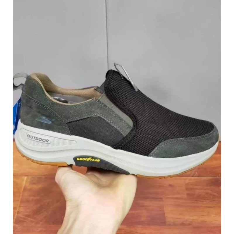 Jual sepatu pria skechers Goodyear / skechers go walk outdoor Goodyear ...