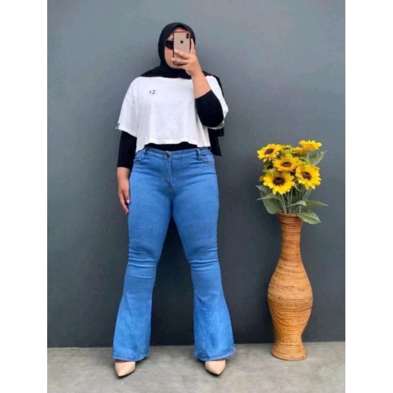 Jual Celana Cutbray Jeans Wanita Jumbo - Highwaist Jeans Cutbray Loose Bigsize Premium | Shopee ...