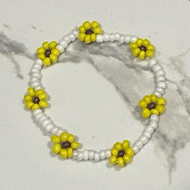 Jual Daisy Beads Bracelet / gelang manik-manik bunga daisy By Tanda ...
