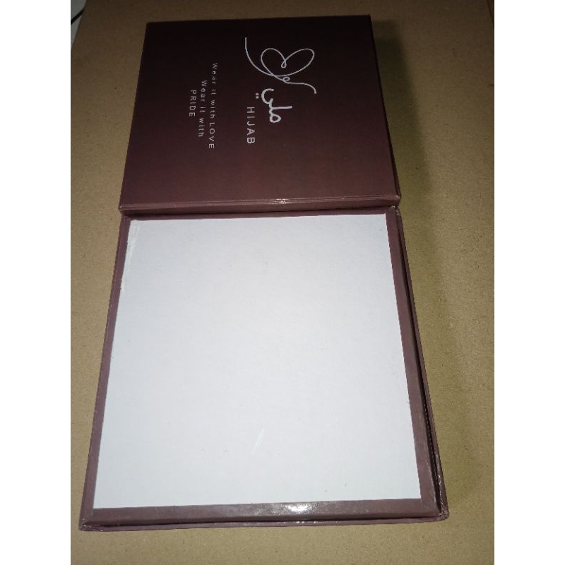 Jual box hijab 20x20x2 custom / hardbox custom | Shopee Indonesia