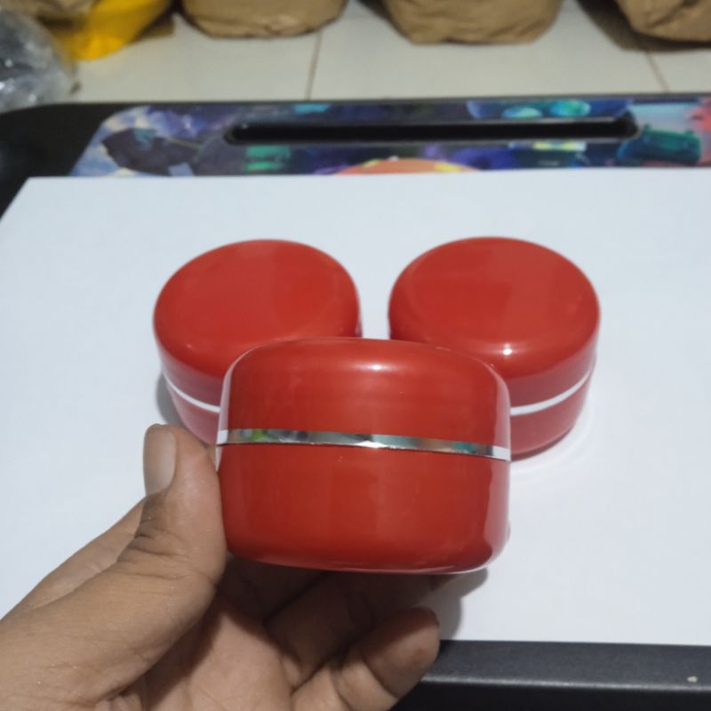 Jual POT CREAM 30GRAM SERBA GUNA WARNA MERAH LIST SILVER | Shopee Indonesia