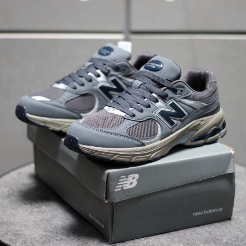 Jual Sepatu Sneaker New balance 2002r dark grey | Shopee Indonesia