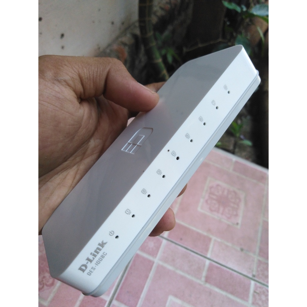 Jual switch / hub dlink DES-1008C 8 port 100Mbps NORMAL like new ...