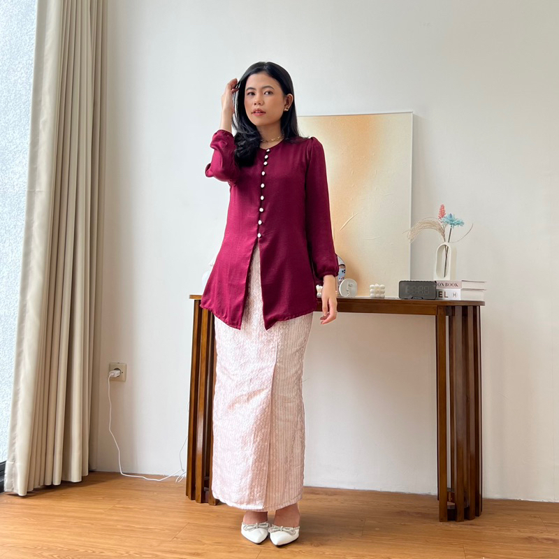 Jual Hoolaqueen - Dalilah Blouse - Atasan Satin - Oufit Kondangan ...