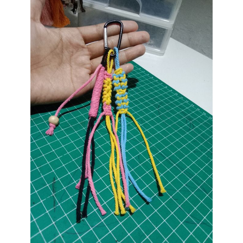 Jual Bagcharm Macrame Carabiner | Gantungan Tas Macrame | Shopee Indonesia