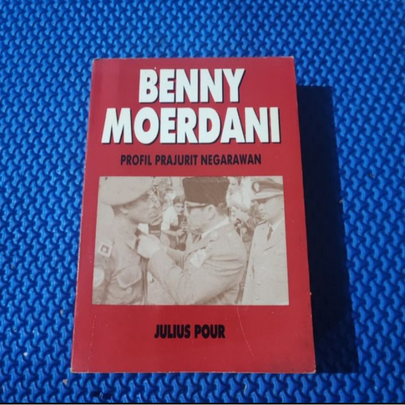 Jual Benny Moerdani Profil Prajurit Negarawan by Julius Pour | Shopee ...