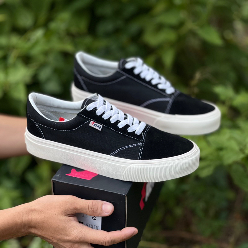 Jual Sneakers Aeko PrefixCasual Blackwhite Pria/Wanita Original Lokal ...