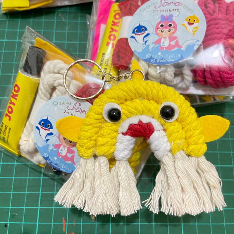 Jual Hampers DIY Gantungan Kunci Macrame Baby Shark | Paket Souvenir ...