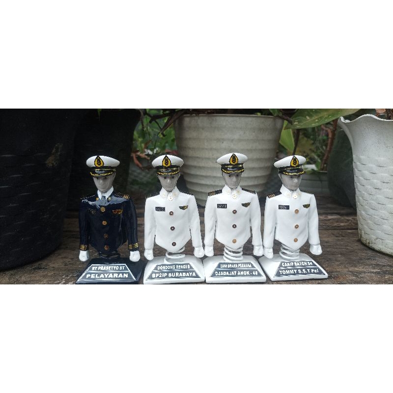 Jual miniatur patung pelayaran/sttd/tni/polri/kedinasan lainnya navy ...