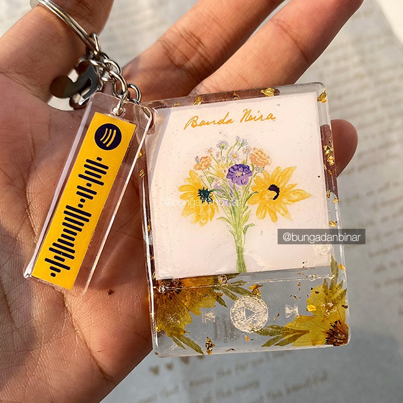 Jual Gantungan kunci keychain Spotify Resin art Custom Dried Flower ...