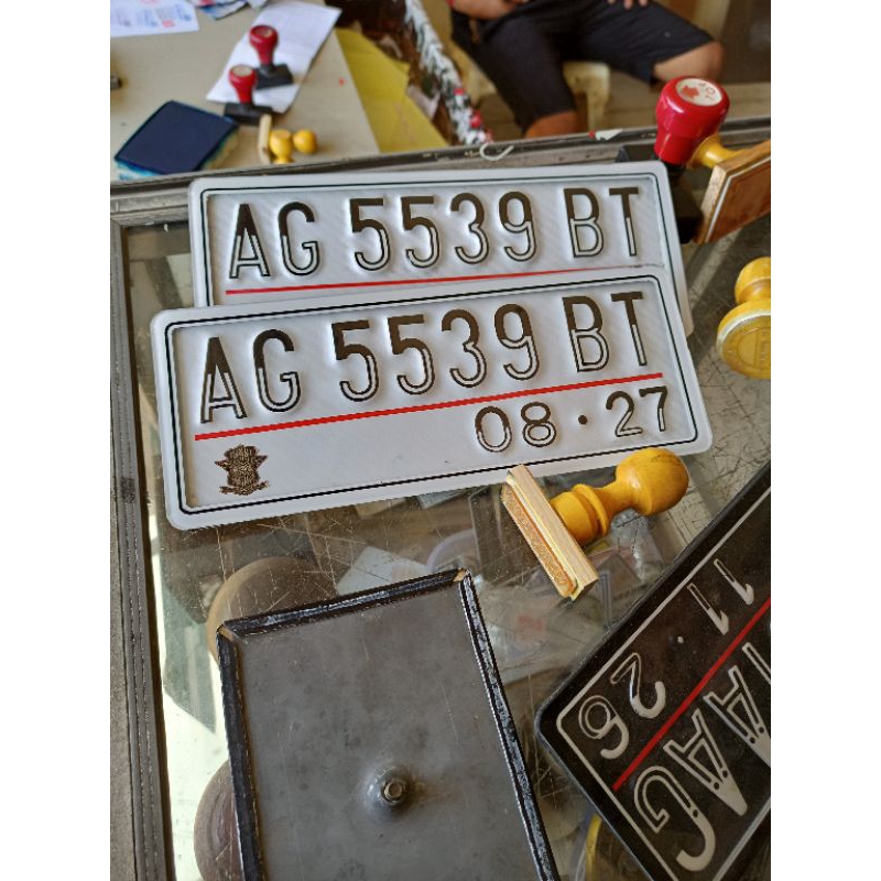 Jual plat nomor motor akrilik custom huruf fosfor berlogo Korlantas ...