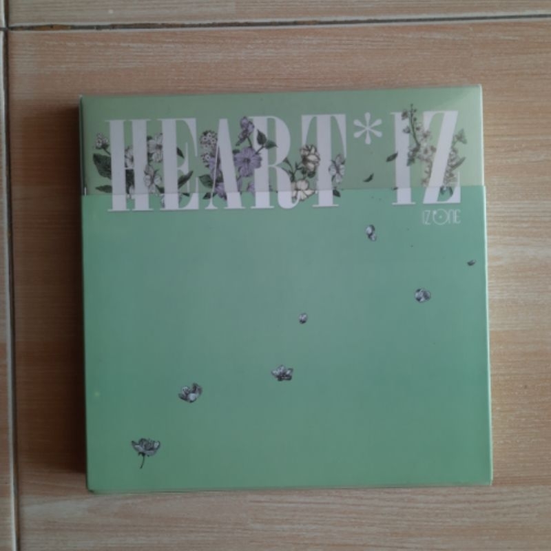 Jual ALBUM OFFICIAL - IZ*ONE - HEART*IZ [UNSEALED] | Shopee Indonesia