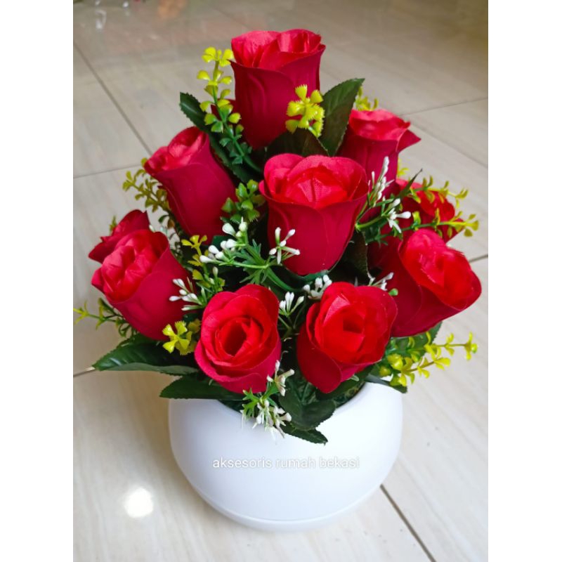 Jual Buket bunga mawar artificial dengan pot bola/mawar kuncup beludru ...