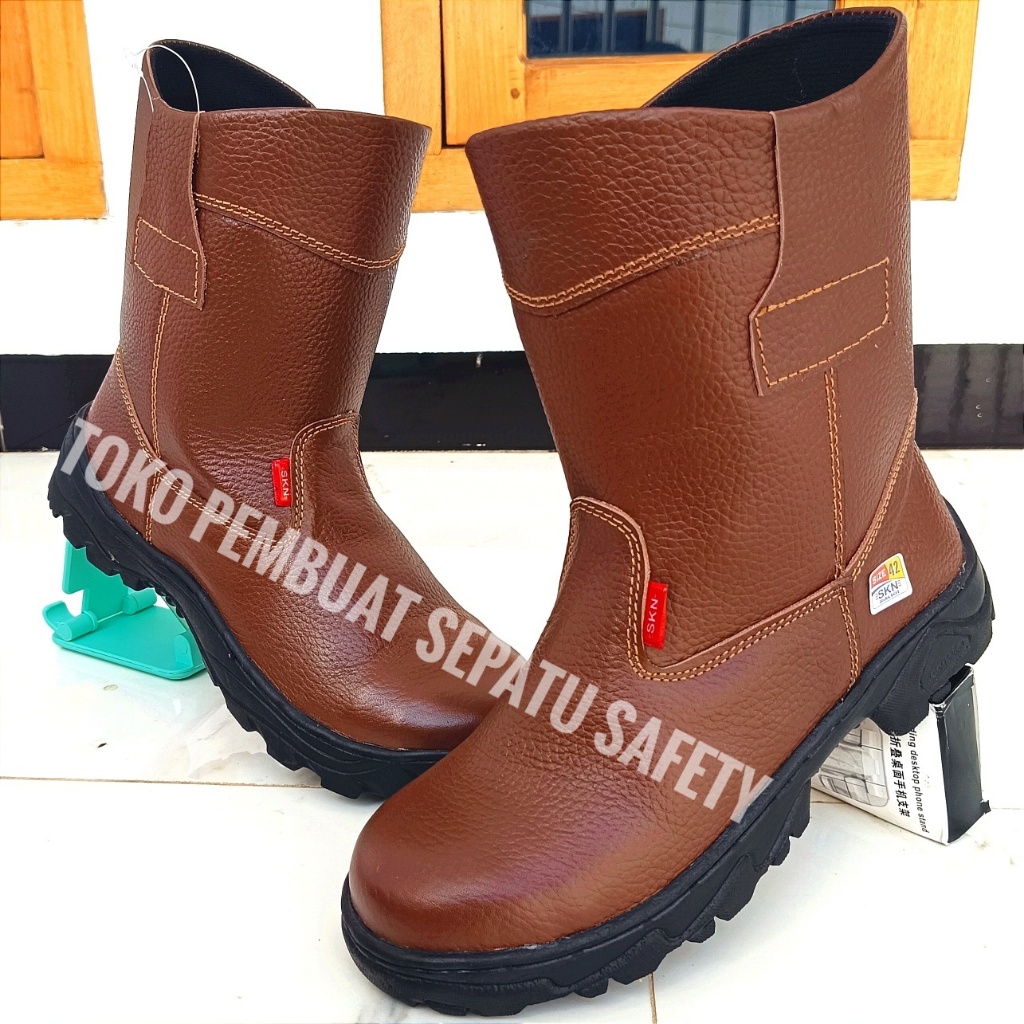 Jual Sepatu safety kulit sapi asli plat besi tahan paku tahan benda ...