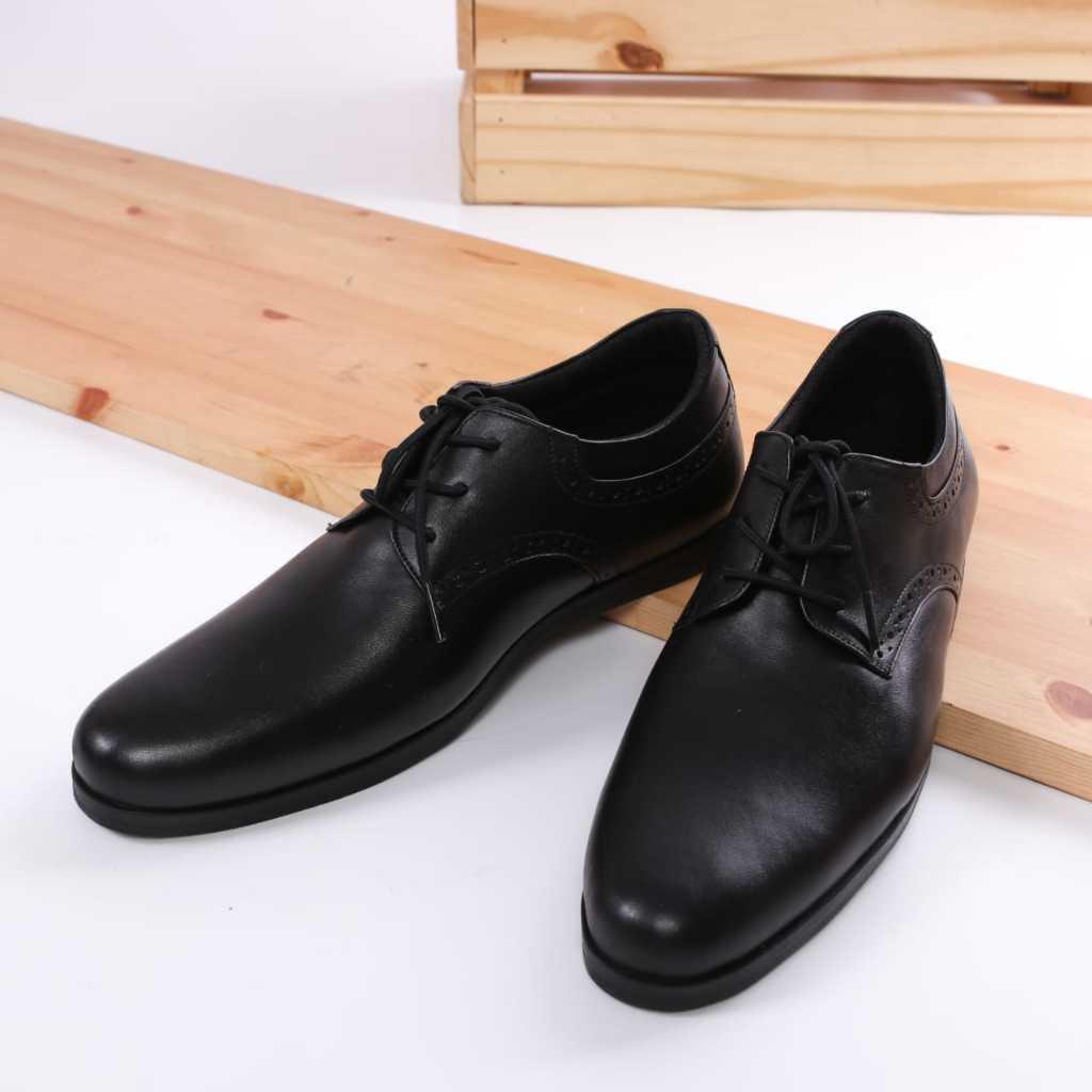 Jual Sepatu Kulit Pria Boston Oriol Leather Black Original | Shopee ...