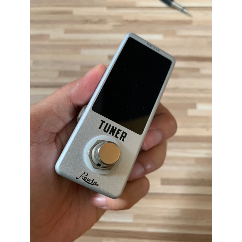 Jual Efek Gitar Rowin Precision Tuner LED Chromatic Tuning Pedal Gitar ...