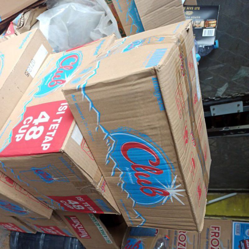 Jual Club mineral water 330ml dus (1 dus = 24 botol) | Shopee Indonesia