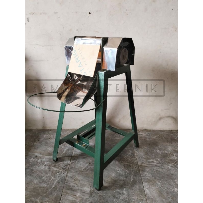 Jual Parutan Kelapa Stainless Tebal Dudukan Otomatis / Mesin Parut ...