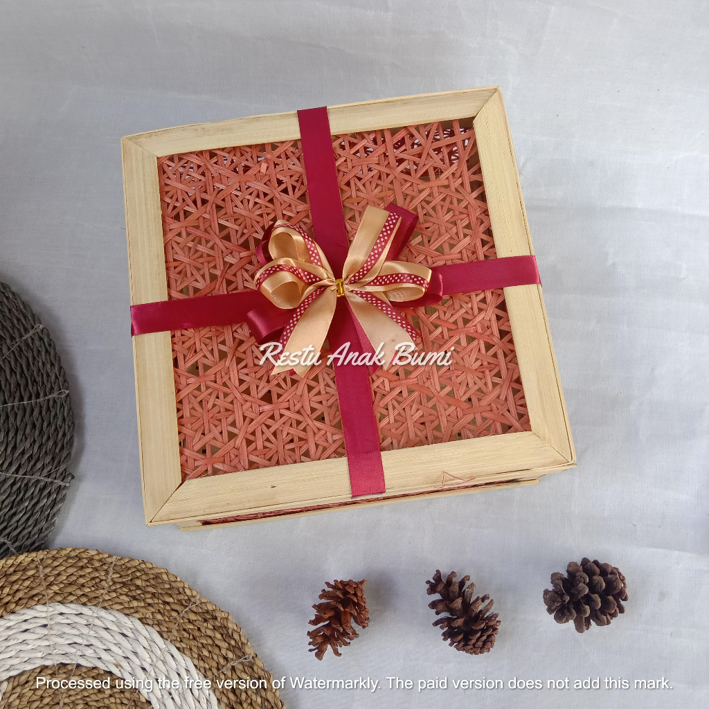 Jual Box Motif Truntum Warna Merah 25cm Pita| rantang kotak anyaman ...