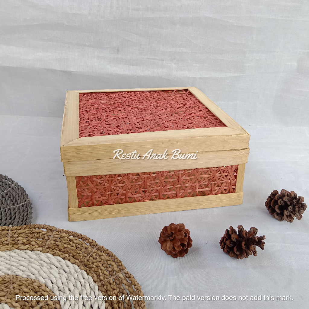 Jual Box Motif Truntum Warna Merah 25cm | rantang kotak anyaman bambu ...