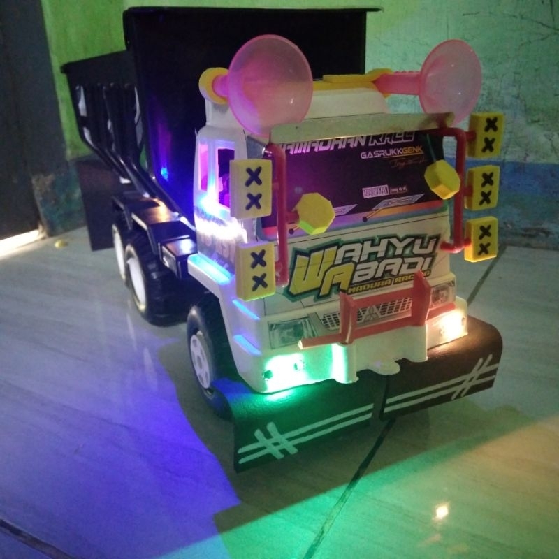 Jual Mobil mainan truk modifikasi ful lampu berkedip | Shopee Indonesia