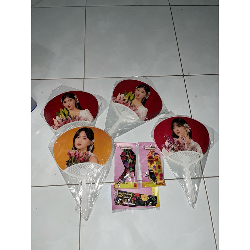 Jual (Merch Flowerful JKT48) uchiwa handbanner lanyard flower hitam dan ...