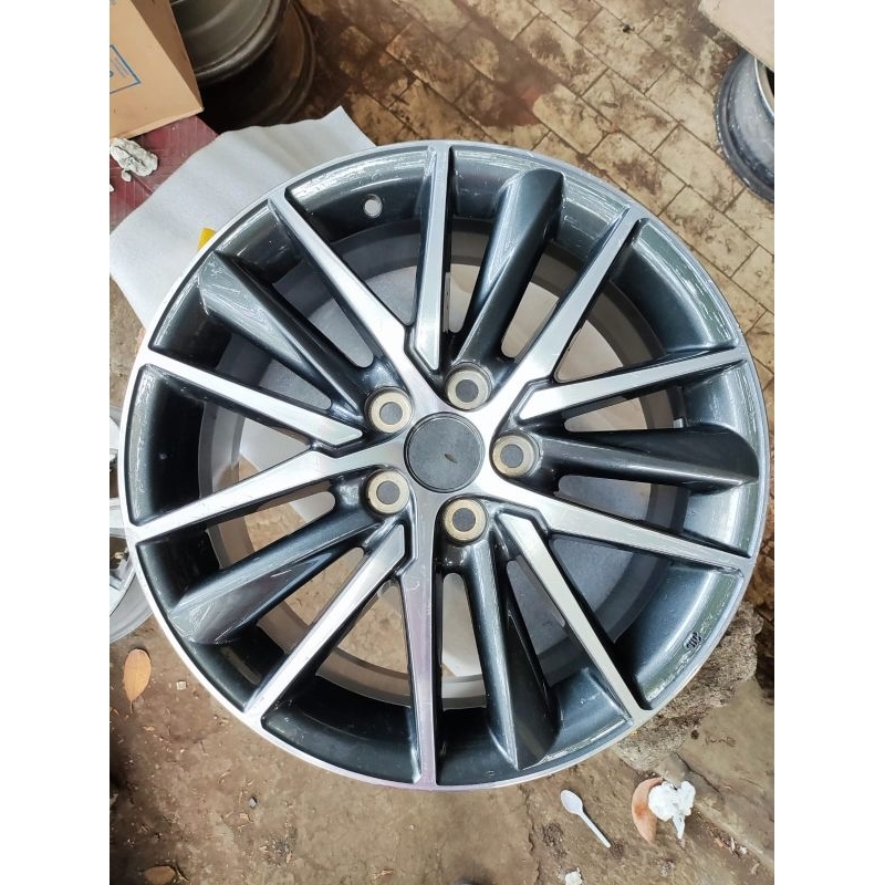 Jual Velg Original/OEM New Camry Hybrid R18 | Shopee Indonesia