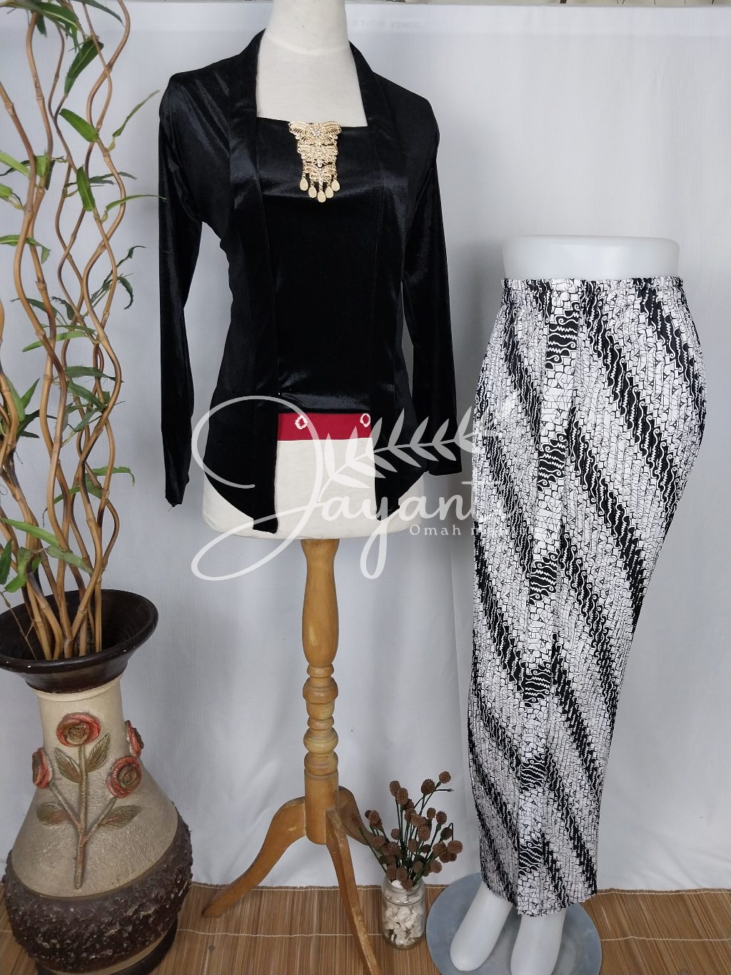 Jual 1 SET Kebaya Bludru Kutubaru + Rok Plisket / SKB04 | Shopee Indonesia