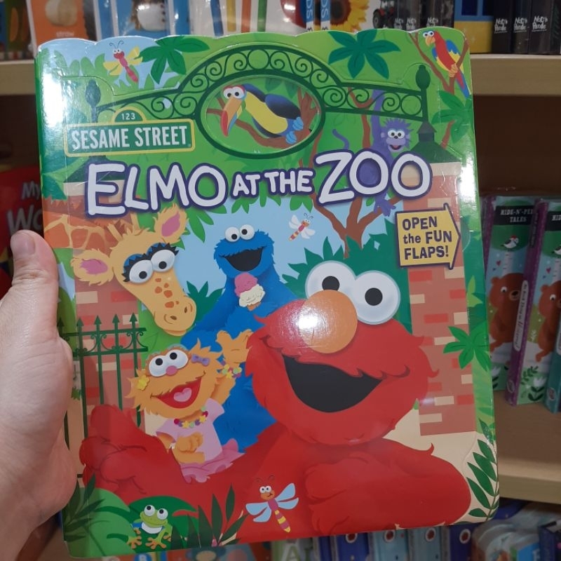 Jual elmo at the zoo learning animals sesame street board book | Shopee ...