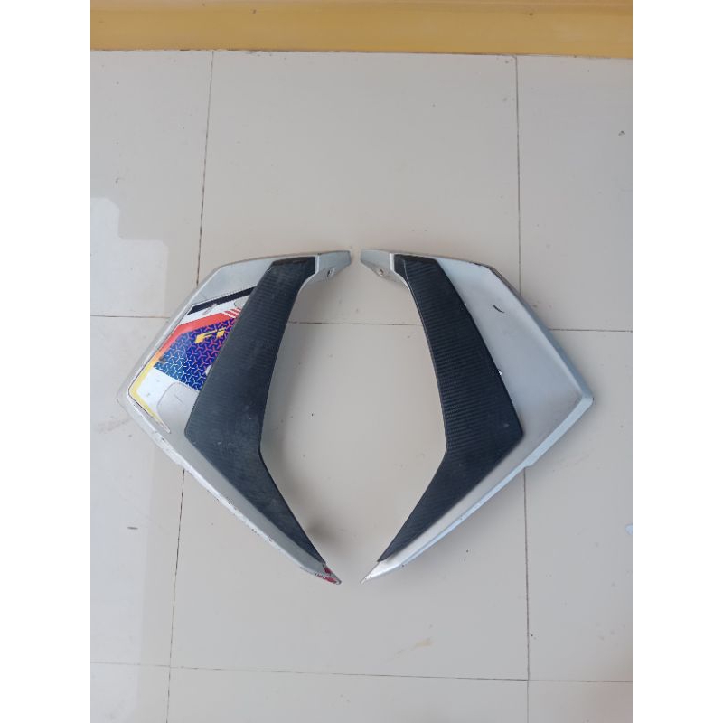 Jual Sayap depan bagian bawah Yamaha Mio M3 125. Original. Seken ...