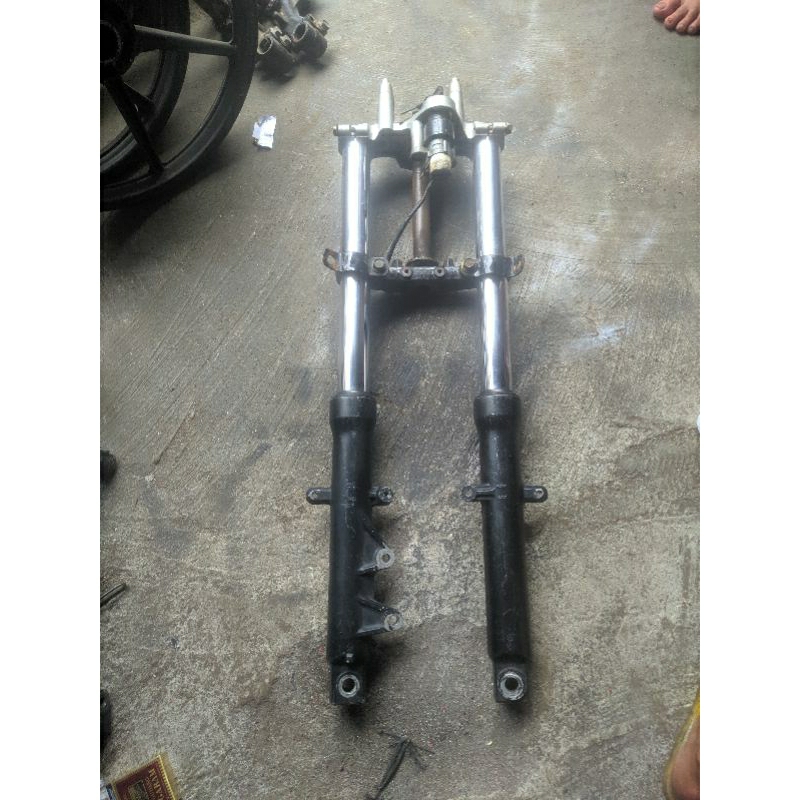 Jual shok depan shock depan shocbreaker depan full set segitga yamaha ...