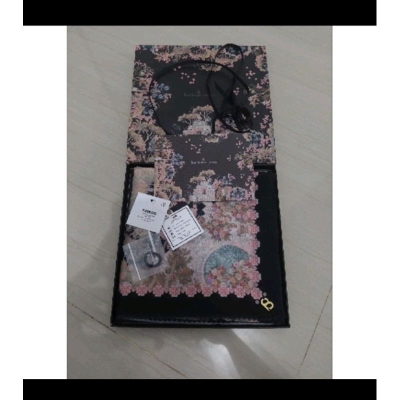 Jual koleksi scarf by BUTTONSCARVES Like new | Shopee Indonesia