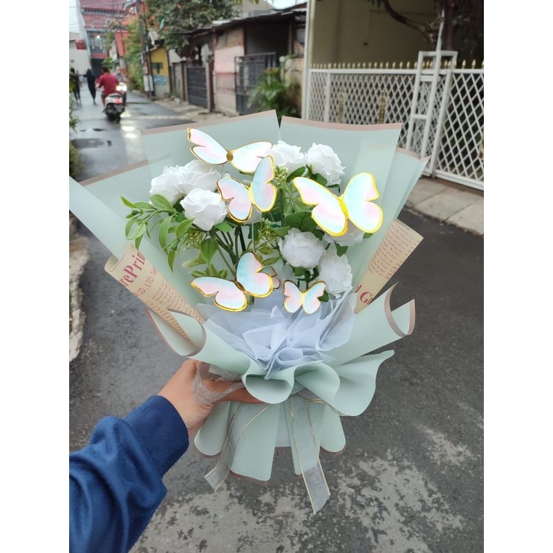 Jual buket bunga artificial + kupu-kupu bisa request warna bunga, bisa ...